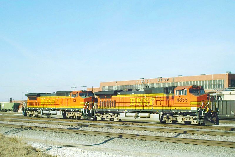 BNSF 926 and 4855